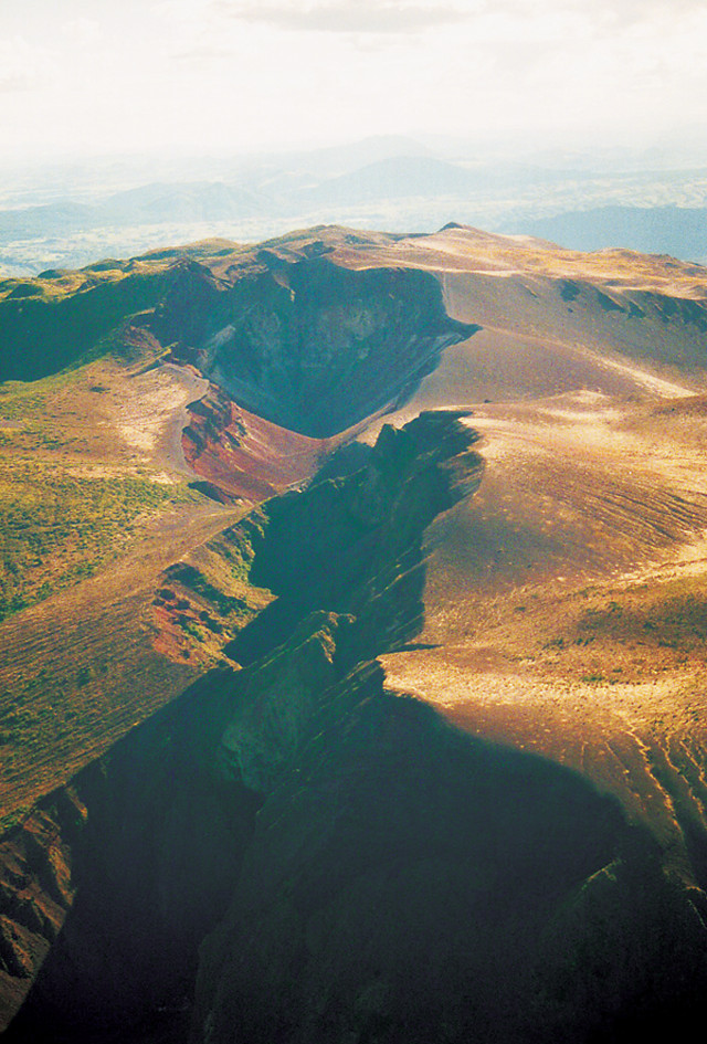 Benchmarks: June 10, 1886: New Zealand's Mount Tarawera erupts